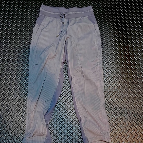 lululemon athletica | Pants & Jumpsuits | Authentic Lululemon Capri ...